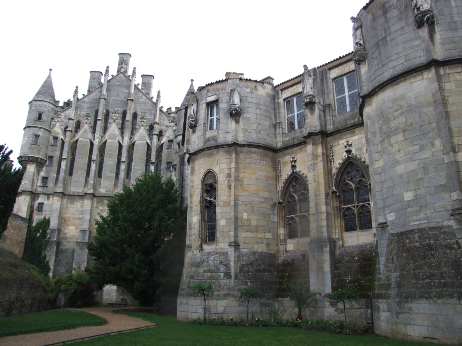Medieval Castles and the Culture of Authority - THE HISTORY AVENUE